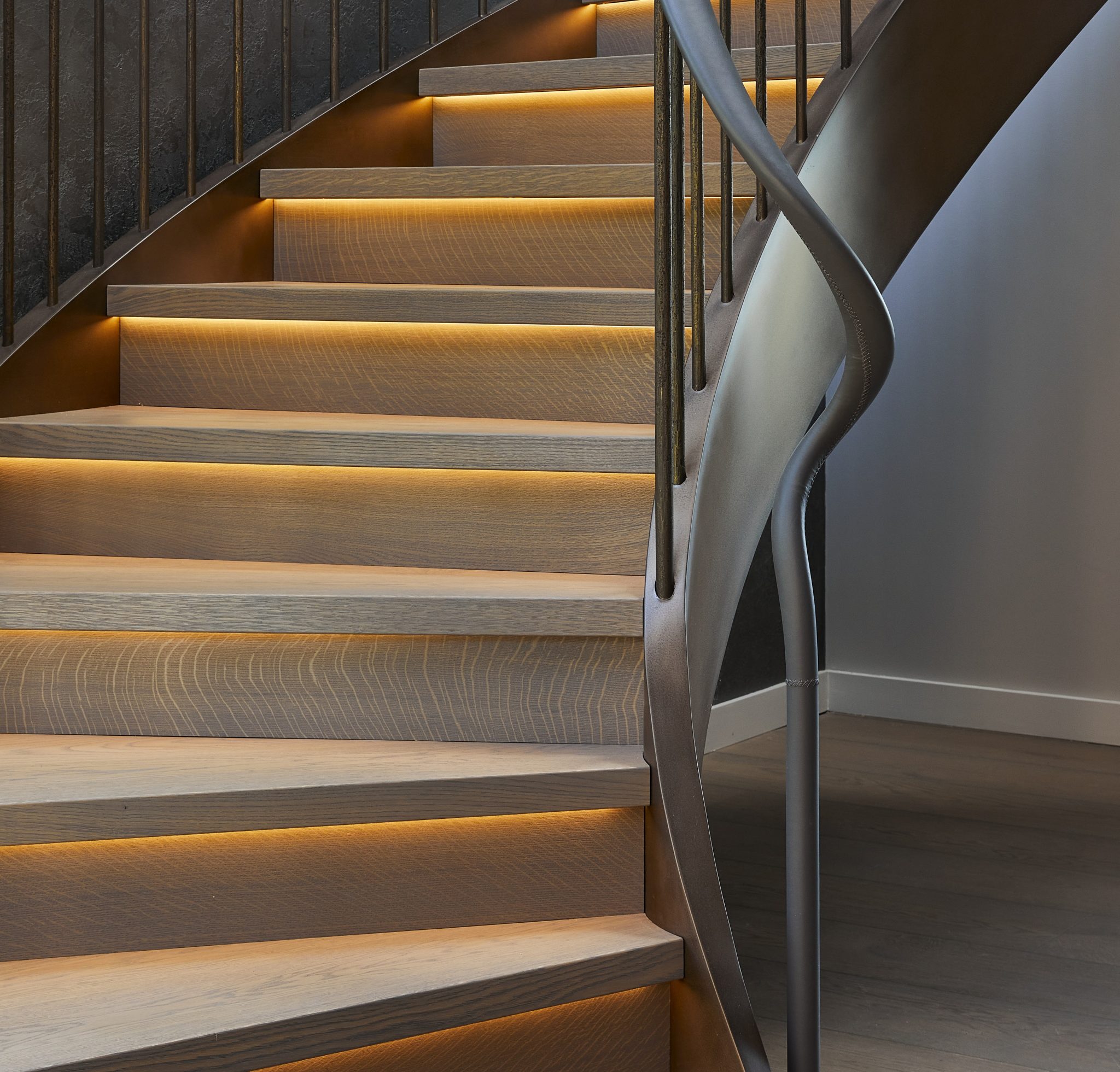 Floating Staircase Creates Sculptural Centrepiece for Interior Designer ...